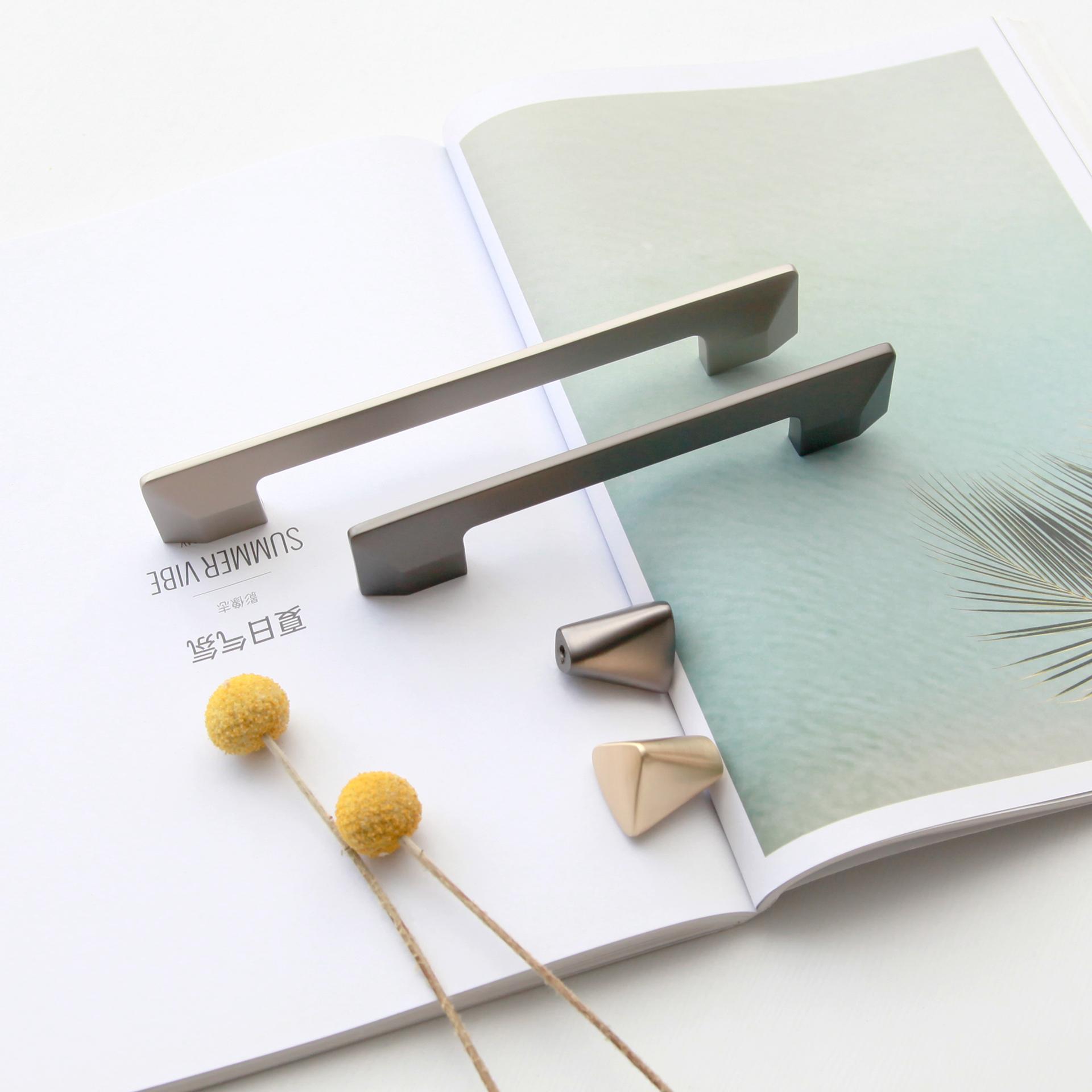 Maxery Unique Zinc Alloy triangular Cabinet Handles Satin Nickel/Gold ...